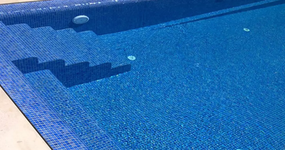 Mosaico Piscina Azul Brillante URUMEA - MOSA&CO